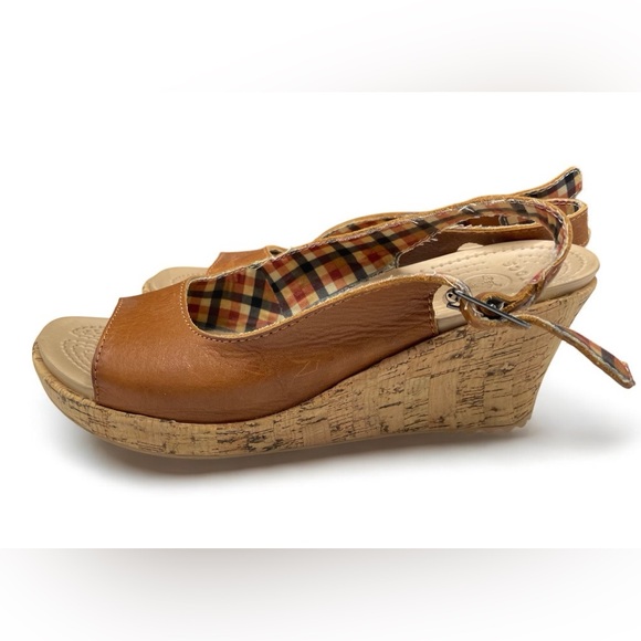 CROCS | Shoes | Crocs Size 8 Tan Slingback Heels | Poshmark